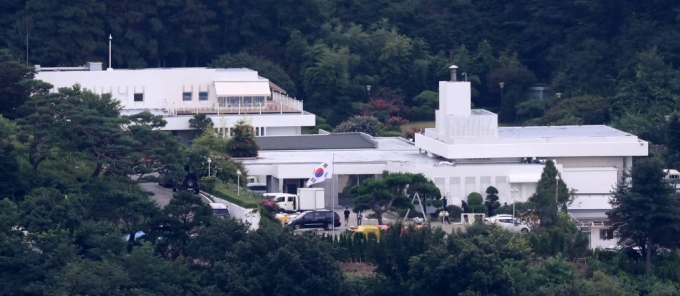 尹대통령 與지도부와 관저 만찬 김건희 여사 곳곳 소개