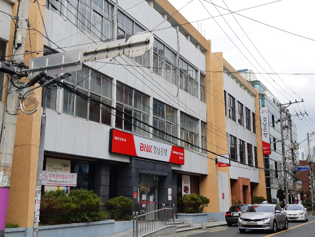 BNK경남은행, 착한 임대인 운동 동참…5월까지 30% 감면 : zum 뉴스