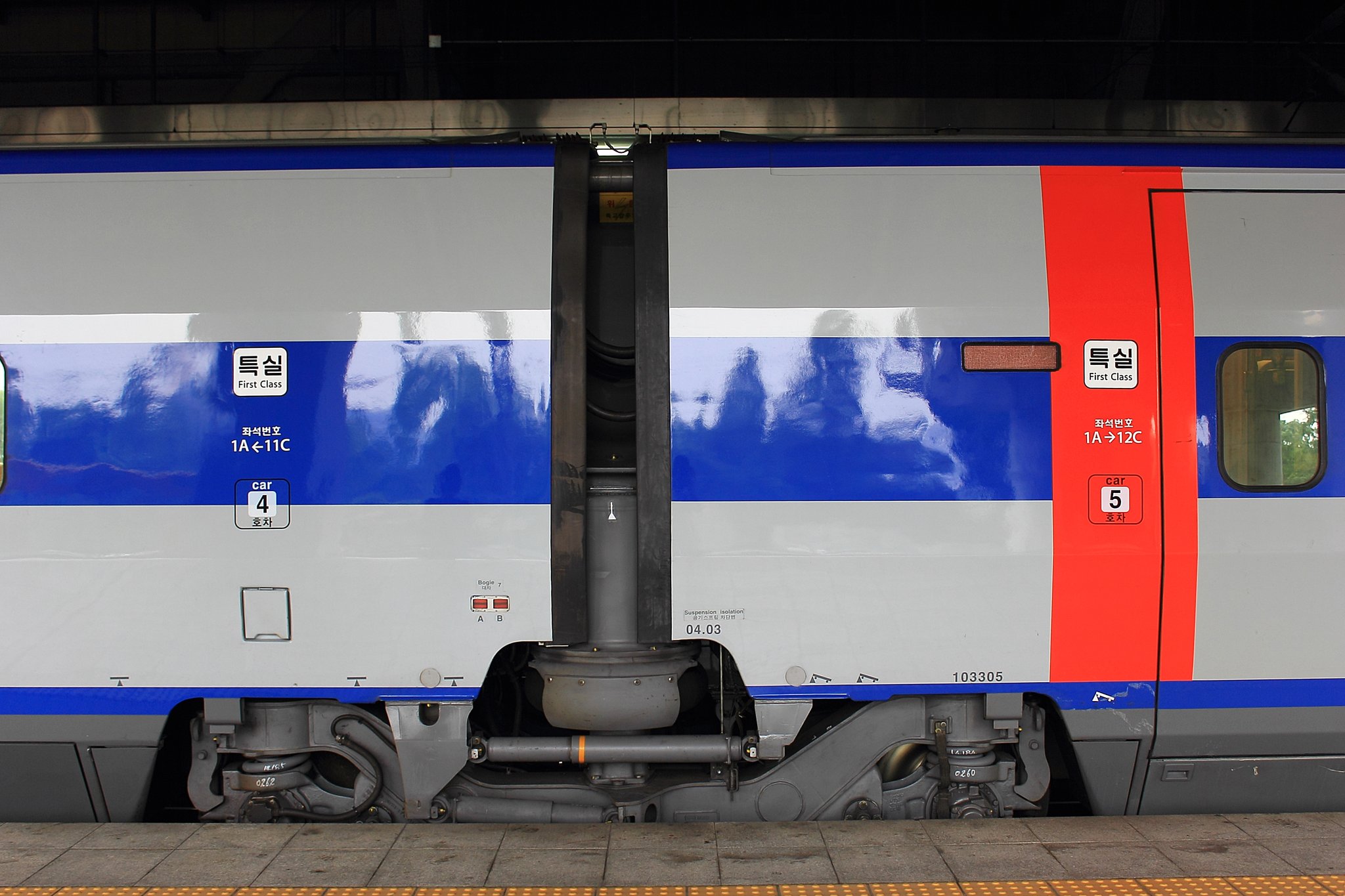 T자로 탈선, 아찔했던 강릉선 KTX…사망자 없었던 비결은 : zum 뉴스