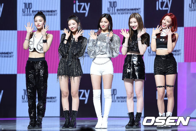 [단독] '괴물신인' ITZY, '주간아이돌' 출격…예능 예열 완료 : zum 뉴스