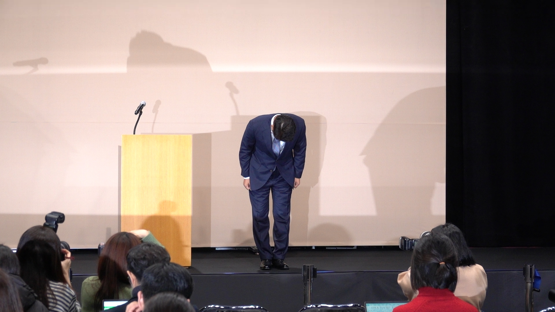 CJ ENM, '프듀' 조작 사과 "아이즈원·엑스원 활동재개...300억 보상"(전문) : zum 뉴스