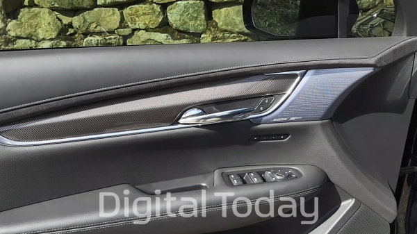 "해치지않아" 대형 SUV 새 강자, 캐딜락 XT6 시승기 : zum 뉴스