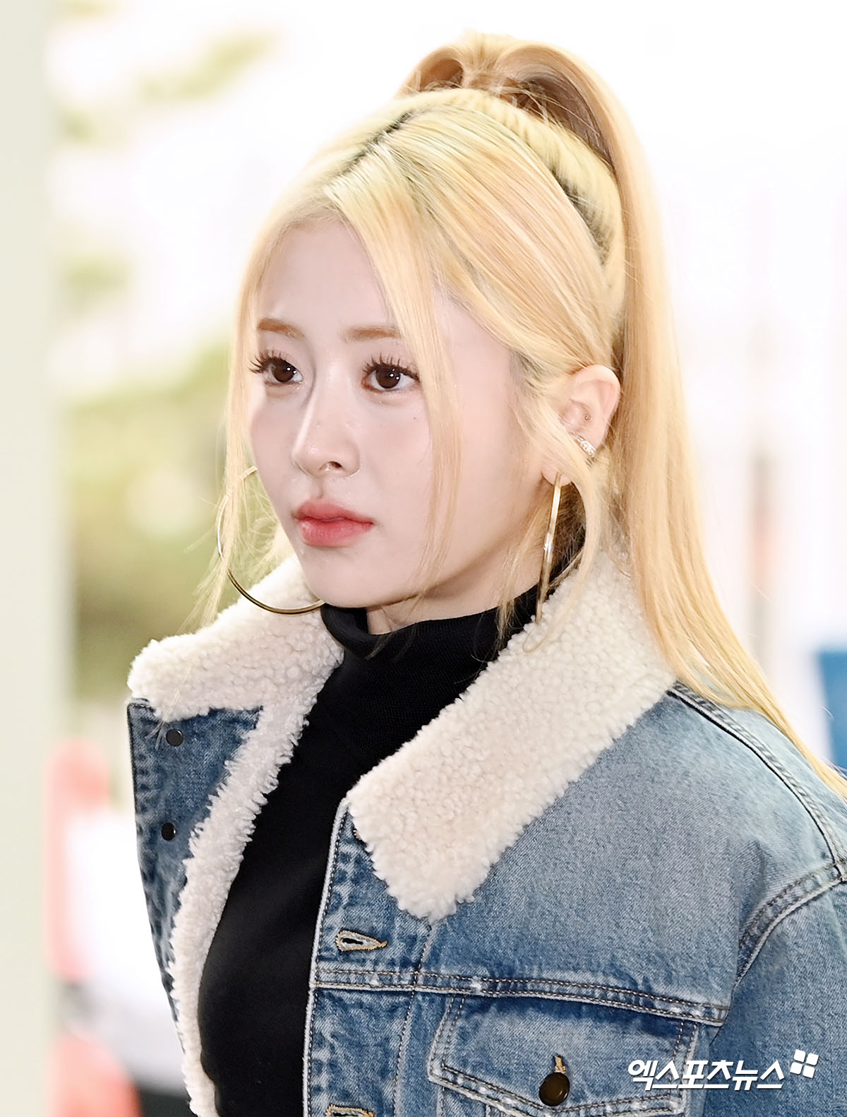 [연재] 엑스포츠뉴스 `엑`s HD포토` | 르세라핌 허윤진 `일본으로 출발`[엑`s HD포토] : ZUM 뉴스