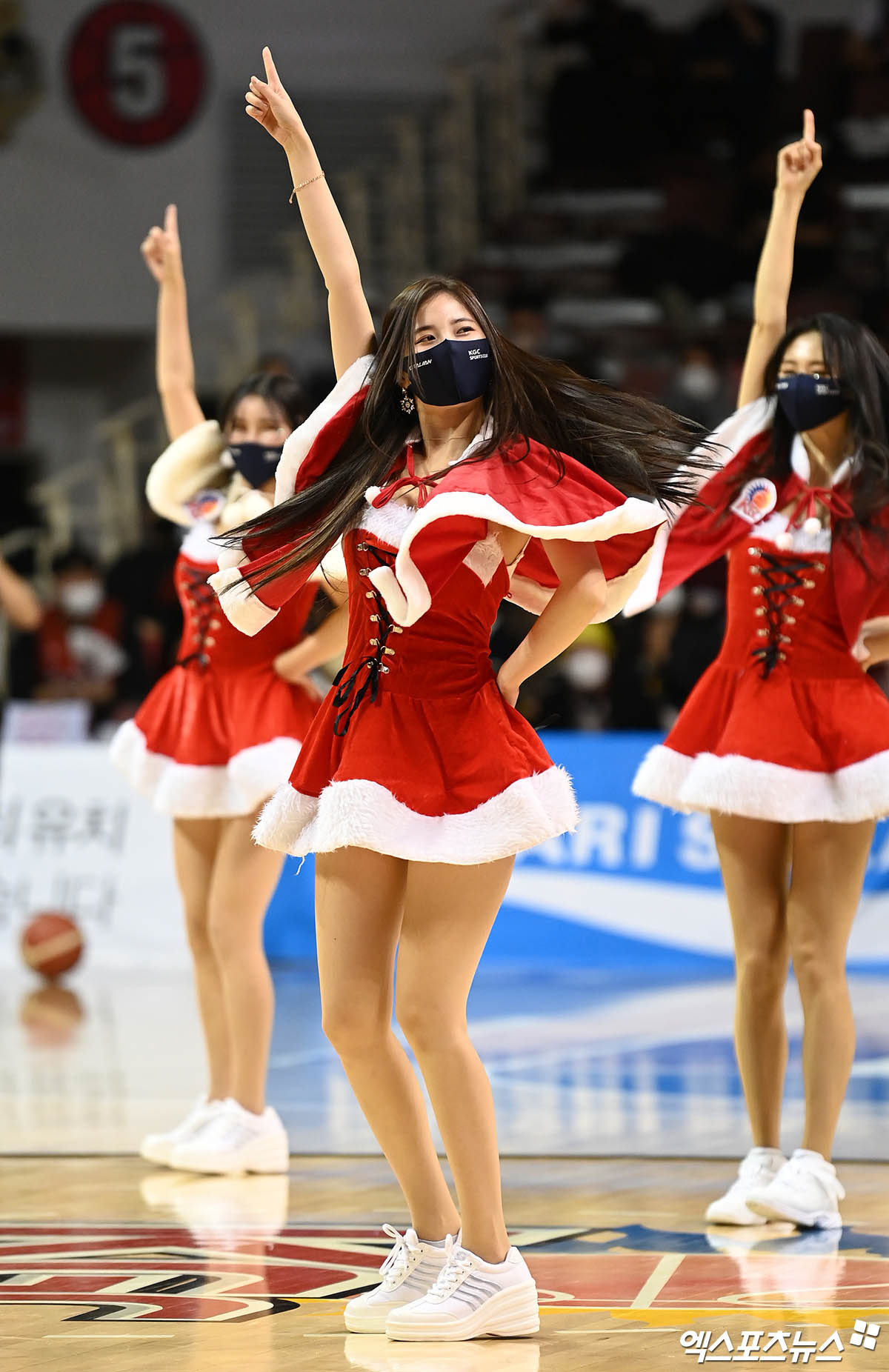 `경기장의 꽃` 치어리더 열전 | KGC 치어리더 `코트 빛내는 미모`[엑`s HD포토] : ZUM 뉴스