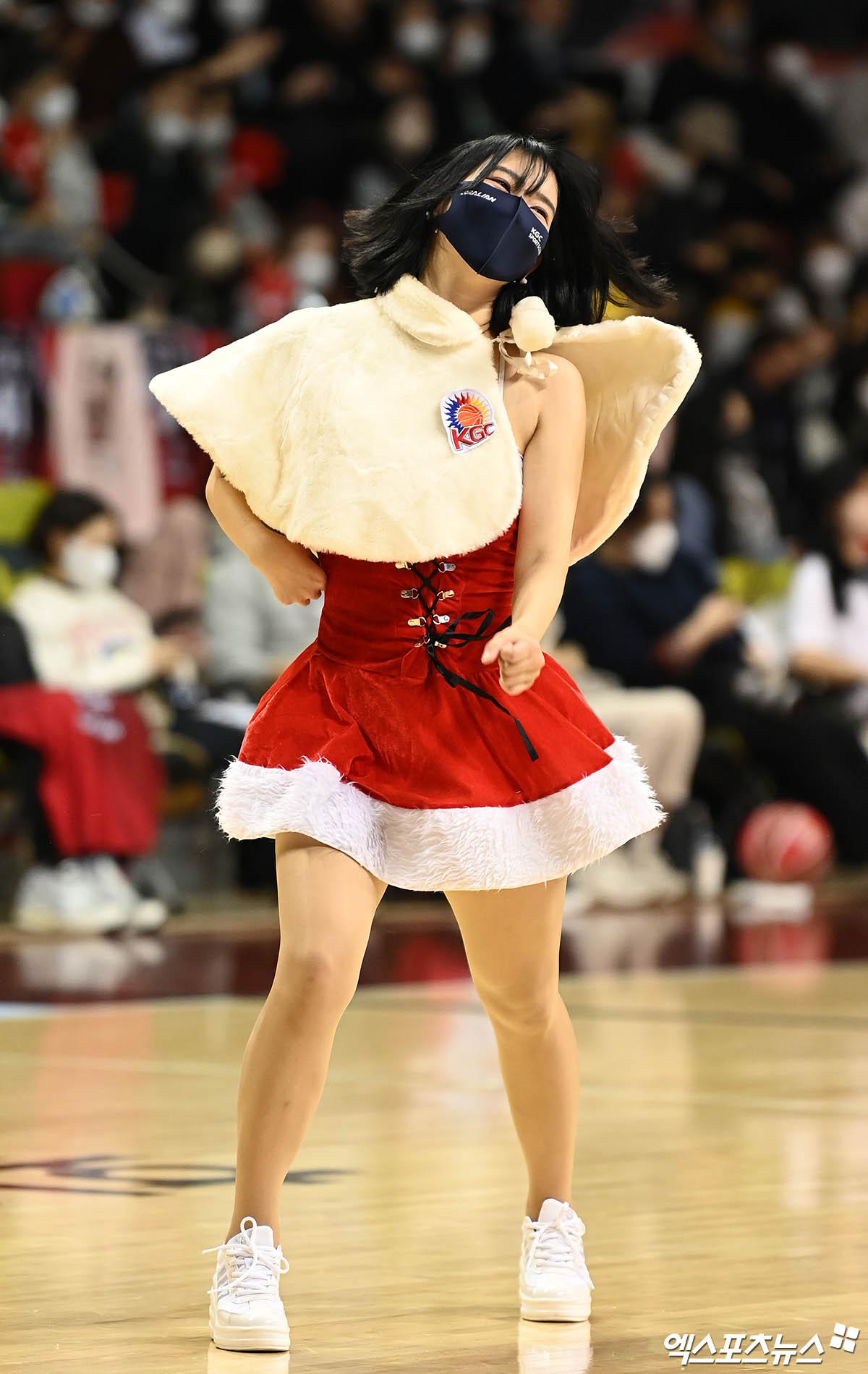 `경기장의 꽃` 치어리더 열전 | KGC 치어리더 `시선 사로잡는 미모`[엑`s HD포토] : ZUM 뉴스