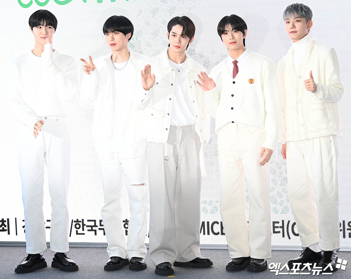 홍보대사 위촉식 참석한 스타들 | CIX `코엑스 윈터 페스티벌 홍보대사 됐어요`[엑`s HD포토] : ZUM 뉴스