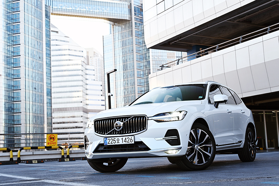 사진으로 보는 시승기 | [시승기] 단 2분의 시간이 만든 특별한 만족감 - 볼보 XC60 윈터 에디션 : ZUM 뉴스