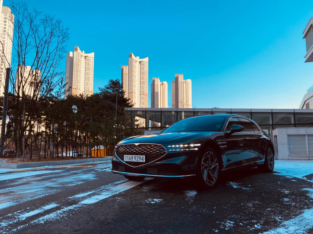 사진으로 보는 시승기 | [신차드라이브]`한국차의 자존심` 제네시스 G90 : ZUM 뉴스