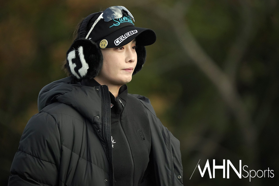 MHN스포츠 `액티브Shot` | [Ms포토]박결 `아침 햇살 받는 필드인형` : ZUM 뉴스