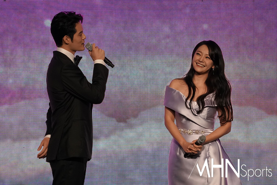 MHN스포츠 `액티브Shot` | [Ms포토]서경수-김소현 `축하공연` : ZUM 뉴스