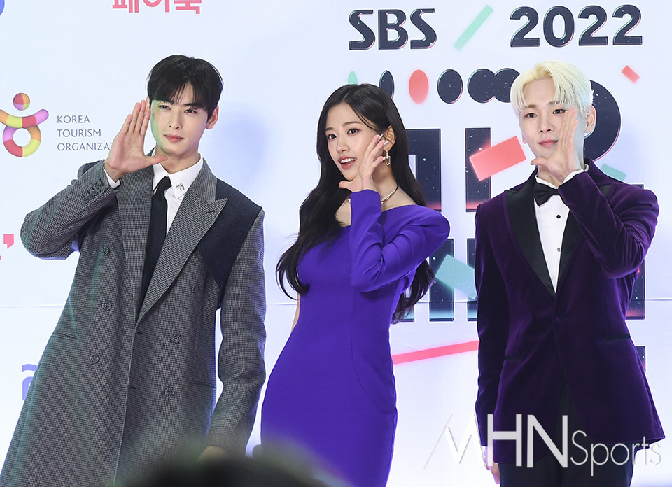 MHN스포츠 `스타블링Shot` | [Ms포토] 차은우-안유진-키 `비주얼 3MC` : ZUM 뉴스