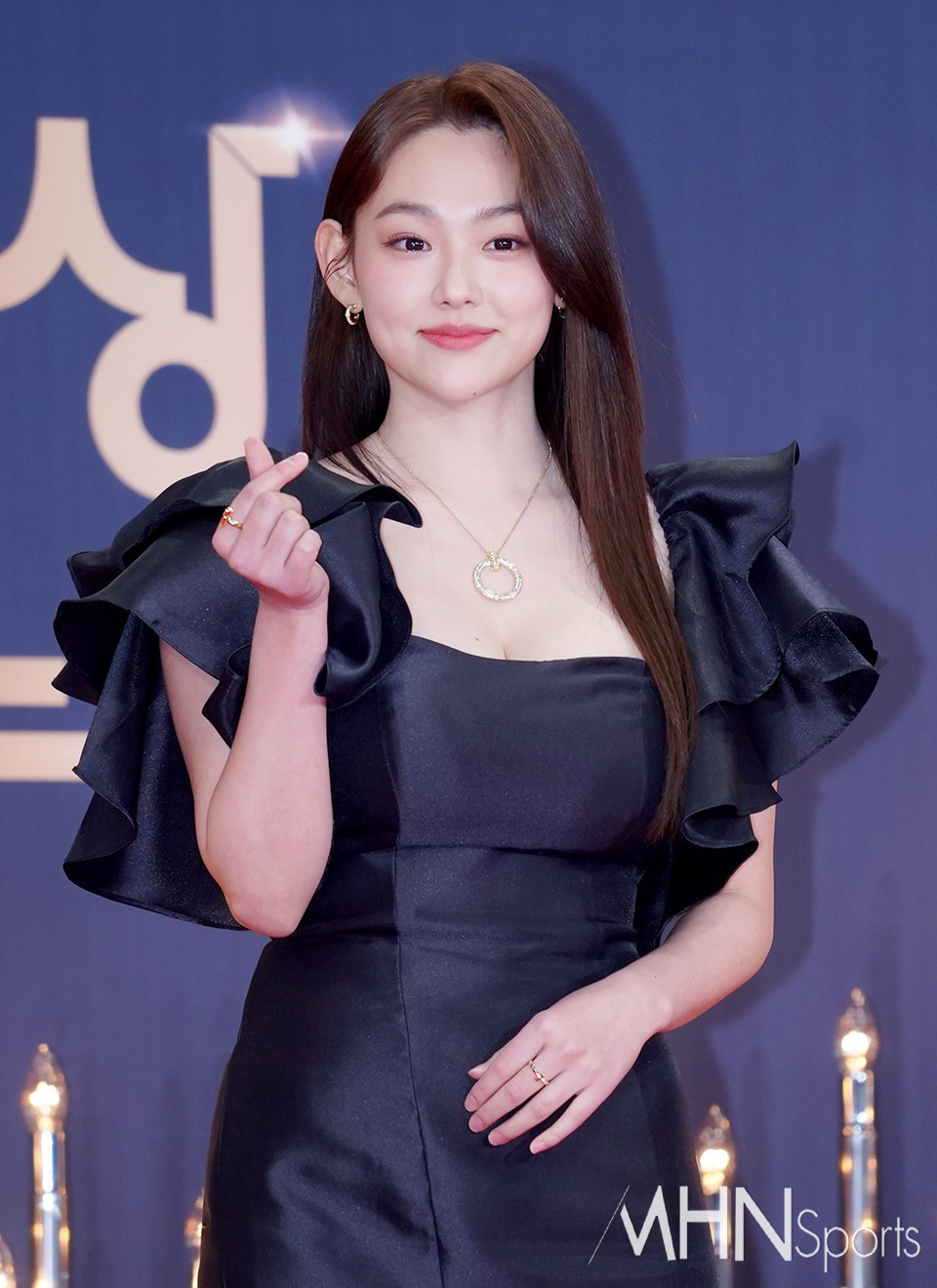 MHN스포츠 `스타블링Shot` | [Ms포토] 강미나 `하트 뿅` : ZUM 뉴스