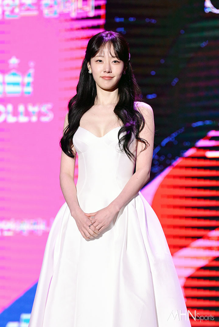 MHN스포츠 `스타블링Shot` | [포토] 채원빈 `이친자 하빈이는 어디에~` : ZUM 뉴스