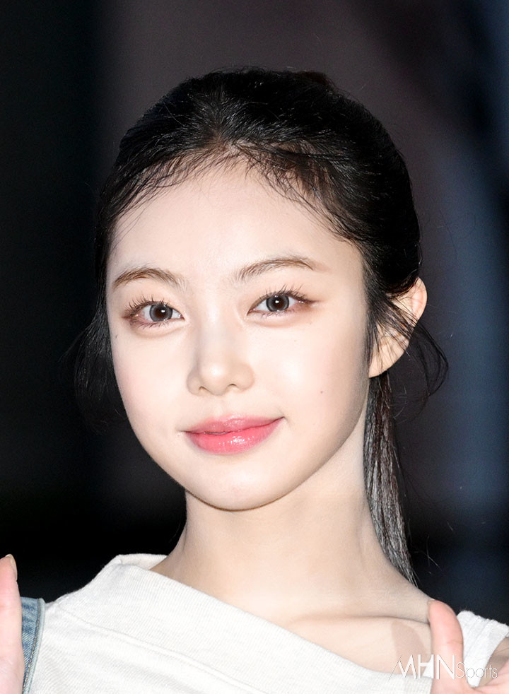 MHN스포츠 `스타블링Shot` | [포토] 하츠투하츠 이안 `예쁘다` : ZUM 뉴스