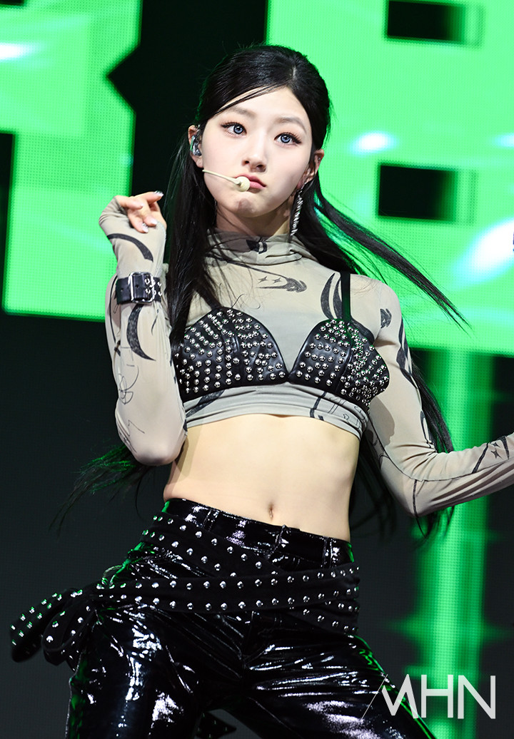 MHN스포츠 `스타블링Shot` | [포토] 키스오브라이프 하늘 `시선 가는 매력` : ZUM 뉴스