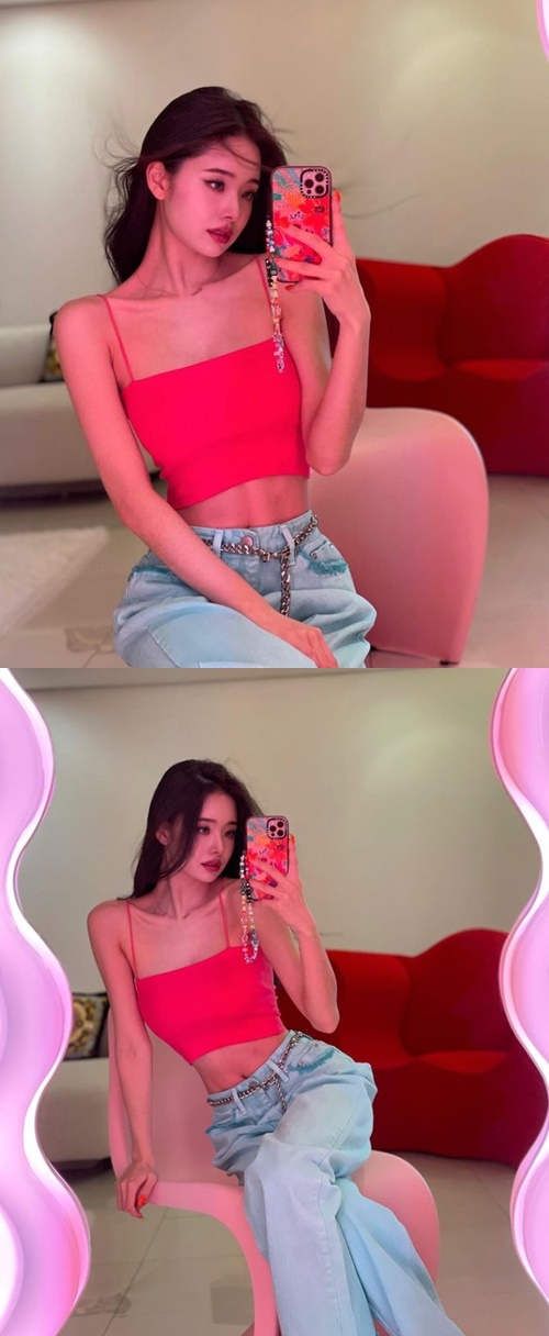 [연재] 매일경제 `똑똑SNS` | ‘가품 논란’ 프리지아, 자숙 끝 복귀 시작? 여전한 S라인 [똑똑SNS] : ZUM 뉴스