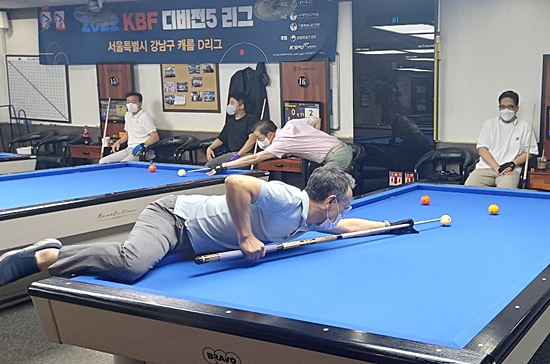 생생 당구 현장 | [포토] 2022 `KBF 디비전리그` `당구대와 한 몸이 되어` : ZUM 뉴스