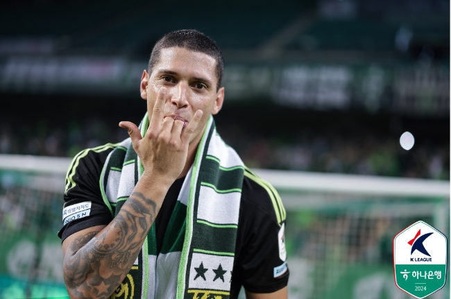 ACL과 프로축구 K리그 | ‘금쪽이 → 영웅’ 티아고, 전북 잔류 이끈 1등 공신…승강PO 2경기 연속골 쾅쾅 [MK전주] : ZUM 뉴스