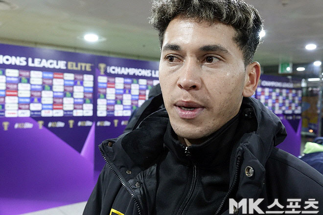 ACL과 프로축구 K리그 | “‘다시 같이 일해보자’고 전화 준 사람이 이정효 감독” 헤이스가 광주로 돌아온 이유 [이근승의 믹스트존] : ZUM 뉴스