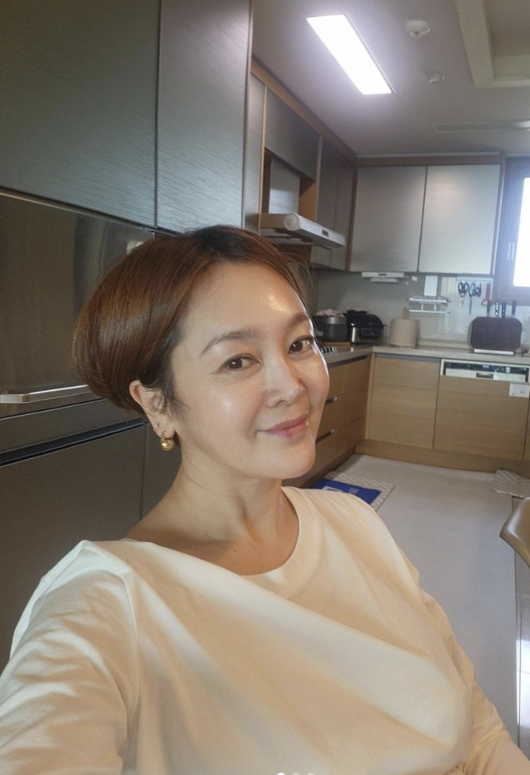 다이어트한 스타들 | 이승연, -9kg 감량후 갸름해진 V라인..성격도 청결 그 자체! : ZUM 뉴스