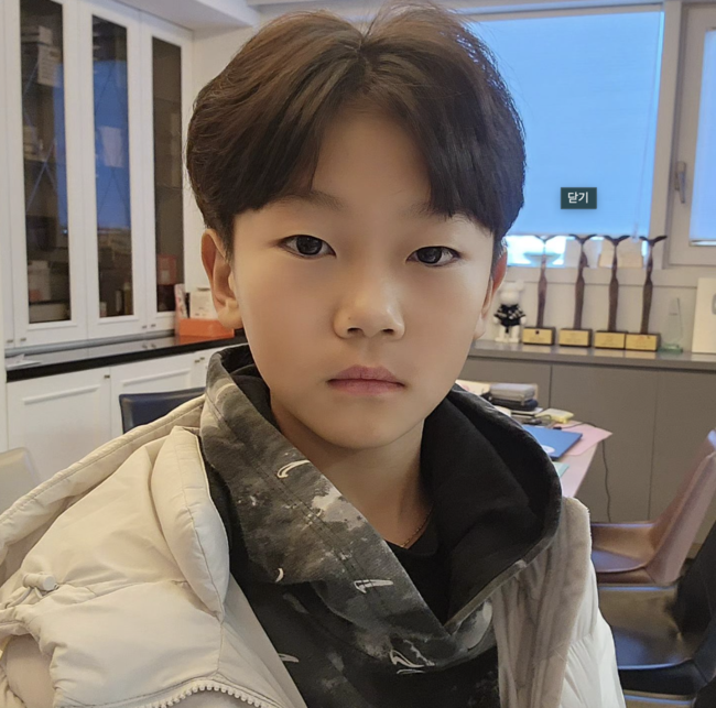 [연재] OSEN `★SHOT!` | 이동국 아들 시안, 초딩 외모가 벌써..배우 뺨치는 완성형 비주얼[★SHOT!] : ZUM 뉴스