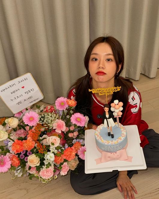 [연재] OSEN `★SHOT!` | 혜리, 어딜 봐서 30살? 유라→지연 축하 릴레이 `연예계 경사` [★SHOT!] : ZUM 뉴스