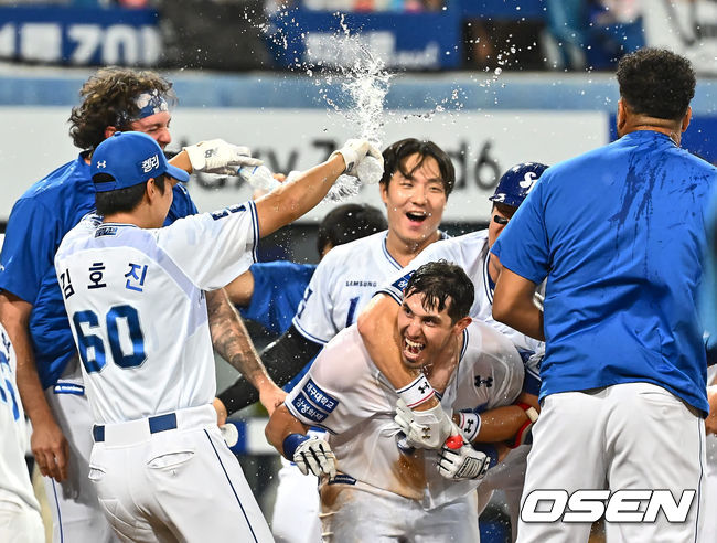 생생한 KBO 리그 현장 | [사진] 카데나스, KBO 데뷔 첫 끝내기 홈런 : ZUM 뉴스