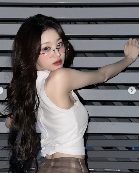 [연재] OSEN `★SHOT!` | 장원영, 긱시크 스타일도 찰떡 `안경을 써도 예뻐` [★SHOT!] : ZUM 뉴스