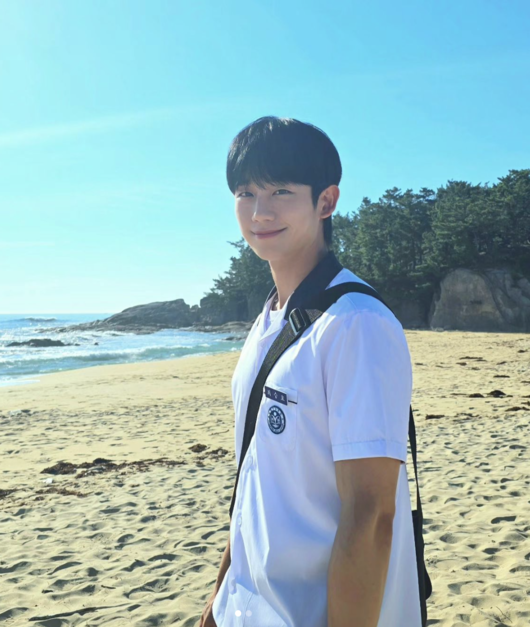 [연재] OSEN `★SHOT!` | 정해인, 이 사기꾼 같으니라고..36살이 17살 교복 소화하다니 [★SHOT!] : ZUM 뉴스