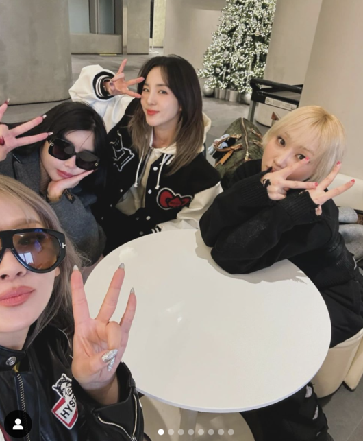 [연재] OSEN `★SHOT!` | 2NE1, 단체로 방부제 먹었나요...산다라박→박봄, 비주얼 자랑 [★SHOT!] : ZUM 뉴스