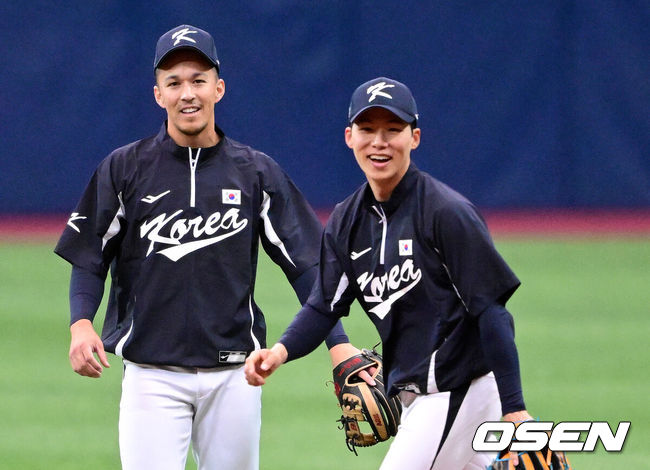 생생한 KBO 리그 현장 | `엄청난 노력왕, 다시 만나 기쁘다`…2023 WBC 인연, `현수`가 `혜성`을 환영했다 : ZUM 뉴스
