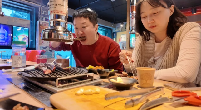 다이어트한 스타들 | `21kg 감량` 정형돈, 다이어트식만 먹더니..양꼬치 `폭풍흡입`[한작가] : ZUM 뉴스