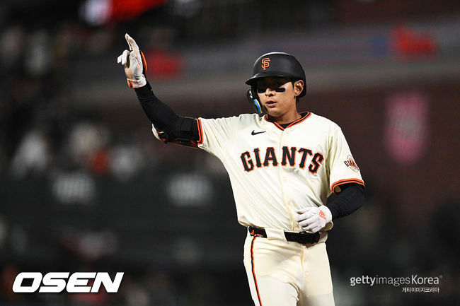 생생한 KBO 리그 현장 | ‘훌리건? 후리건!’ SF 매료시킨 이정후, 벌써 열성팬 생겼다 “그는 아직 능력을 다 보여주지 않았다” : ZUM 뉴스