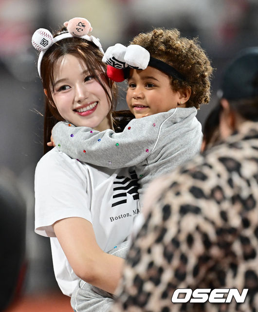 OSEN 스포츠 사진 | [사진]이예빈 치어리더,`환한 미소` : ZUM 뉴스