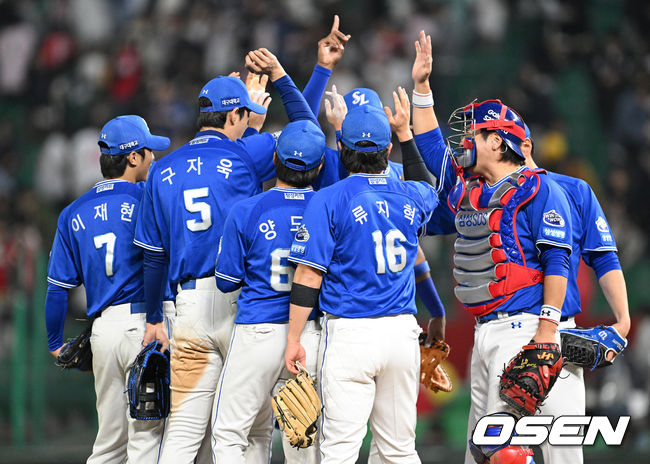 OSEN 스포츠 사진 | [사진]삼성,`멋지게 승리했다.` : ZUM 뉴스
