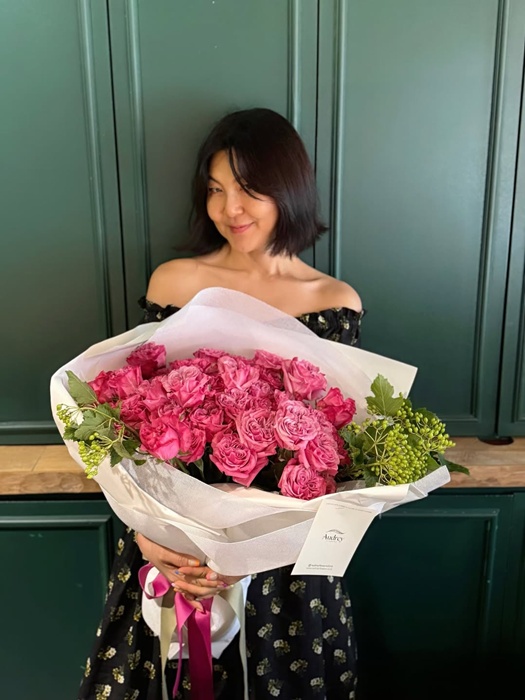 다이어트한 스타들 | `14kg 감량` 한혜연, 꽃다발에 가려지는 마른 몸…`46kg` 러블리 소녀 : ZUM 뉴스