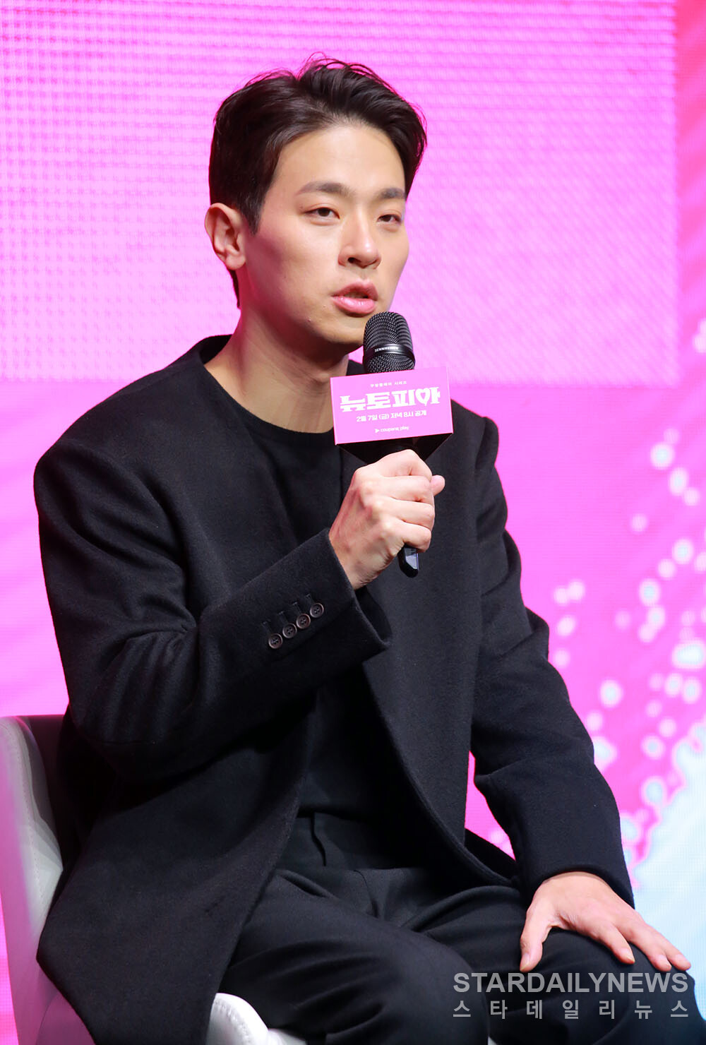 다이어트한 스타들 | 박정민, `뉴토피아` 위해 3개월 만에 17kg 감량…`하루 10km 러닝과 저녁 식사 제한` : ZUM 뉴스