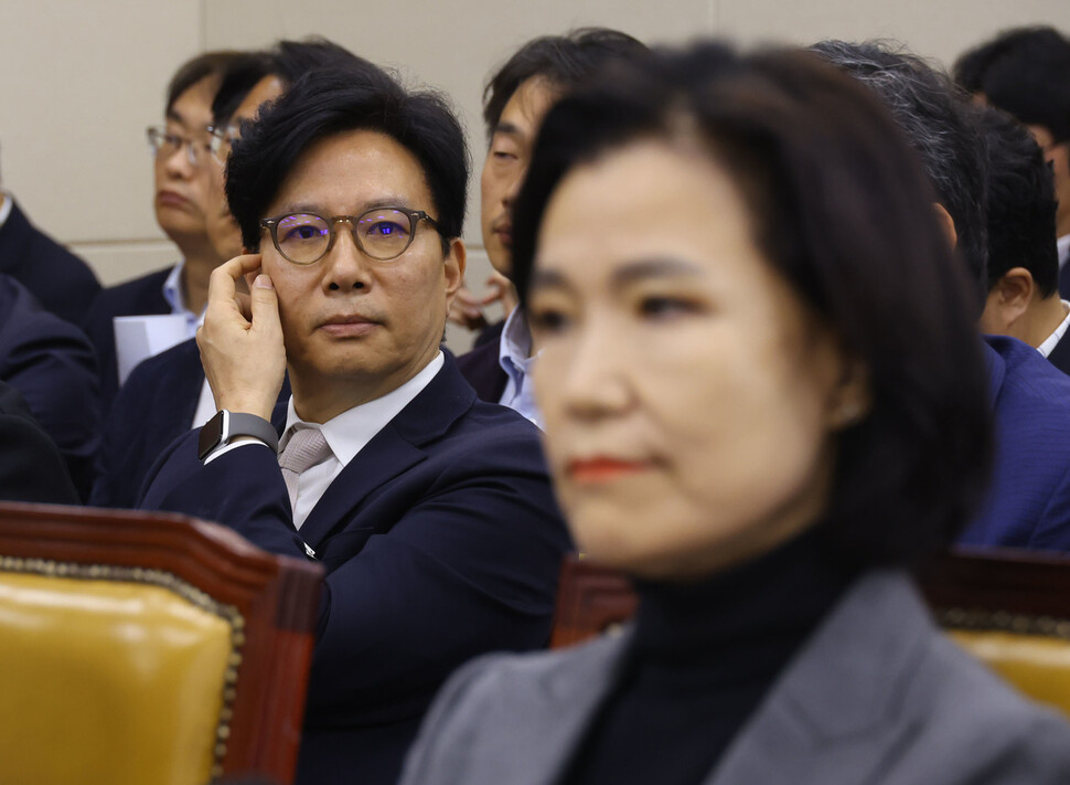 정치 현장 이모저모 | 국회에 온 2명의 EBS 사장?…“누가 사장이냐” 묻자 “접니다” [포토] : ZUM 뉴스