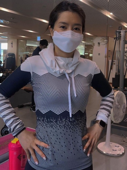 다이어트한 스타들 | 이용식 딸 이수민, 40kg 감량 후에도 운동ing `다이어트 자극 사진` : ZUM 뉴스