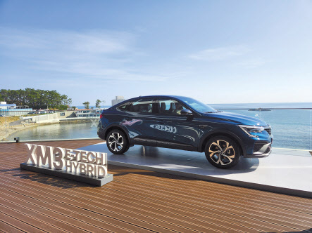 사진으로 보는 시승기 | [원호연의 시승기 - XM3 E-TECH 하이브리드] 전기차·하이브리드 장점만 쏙쏙…고속에서도 ‘21㎞/ℓ’ 뛰어난 연비 : ZUM 뉴스