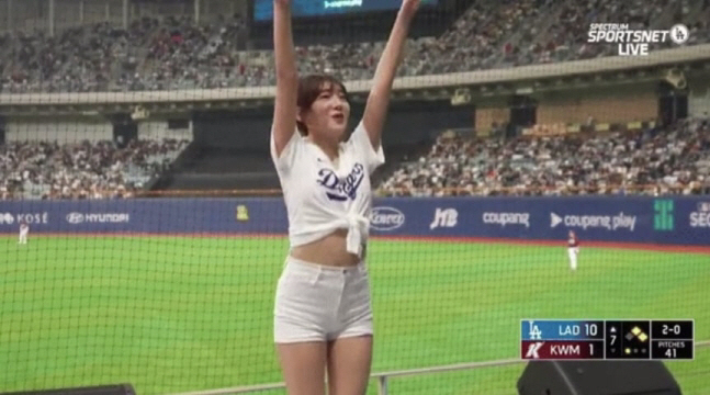 `경기장의 꽃` 치어리더 열전 | “한국 치어리더 응원, 신선해” MLB 감독 감탄한 현장, 어땠길래 : ZUM 뉴스