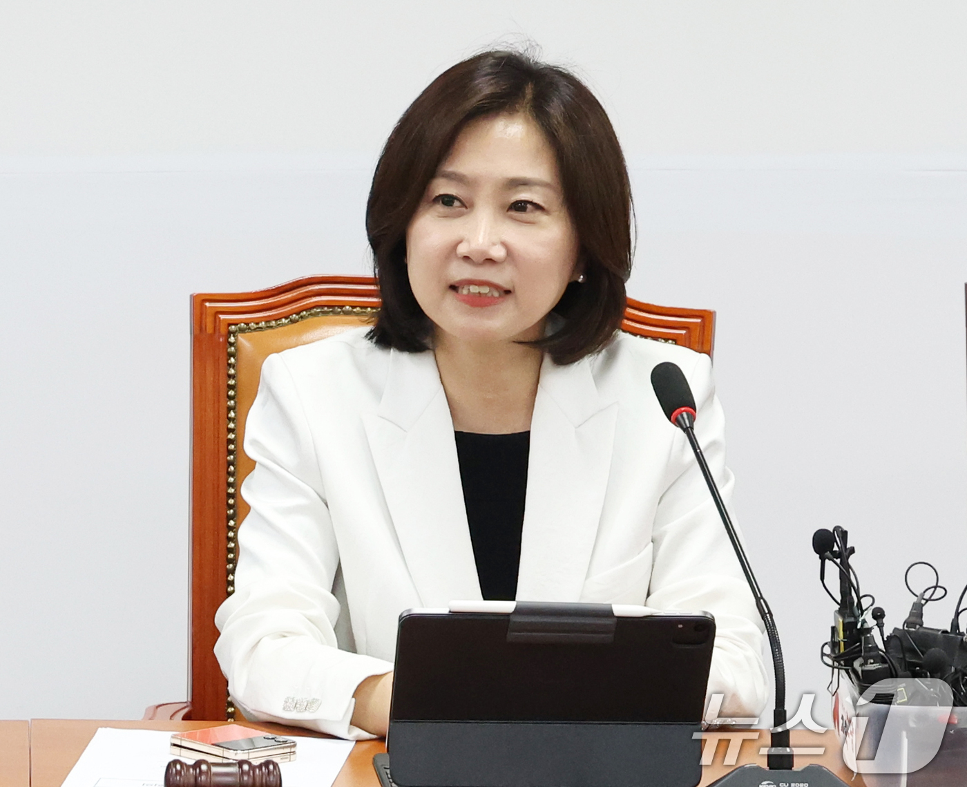 사진으로 보는 김정숙 여사 행보 허은아 김건희·김정숙 특검 공방에…`민주·국힘 둘 다 정상 아냐` Zum 뉴스