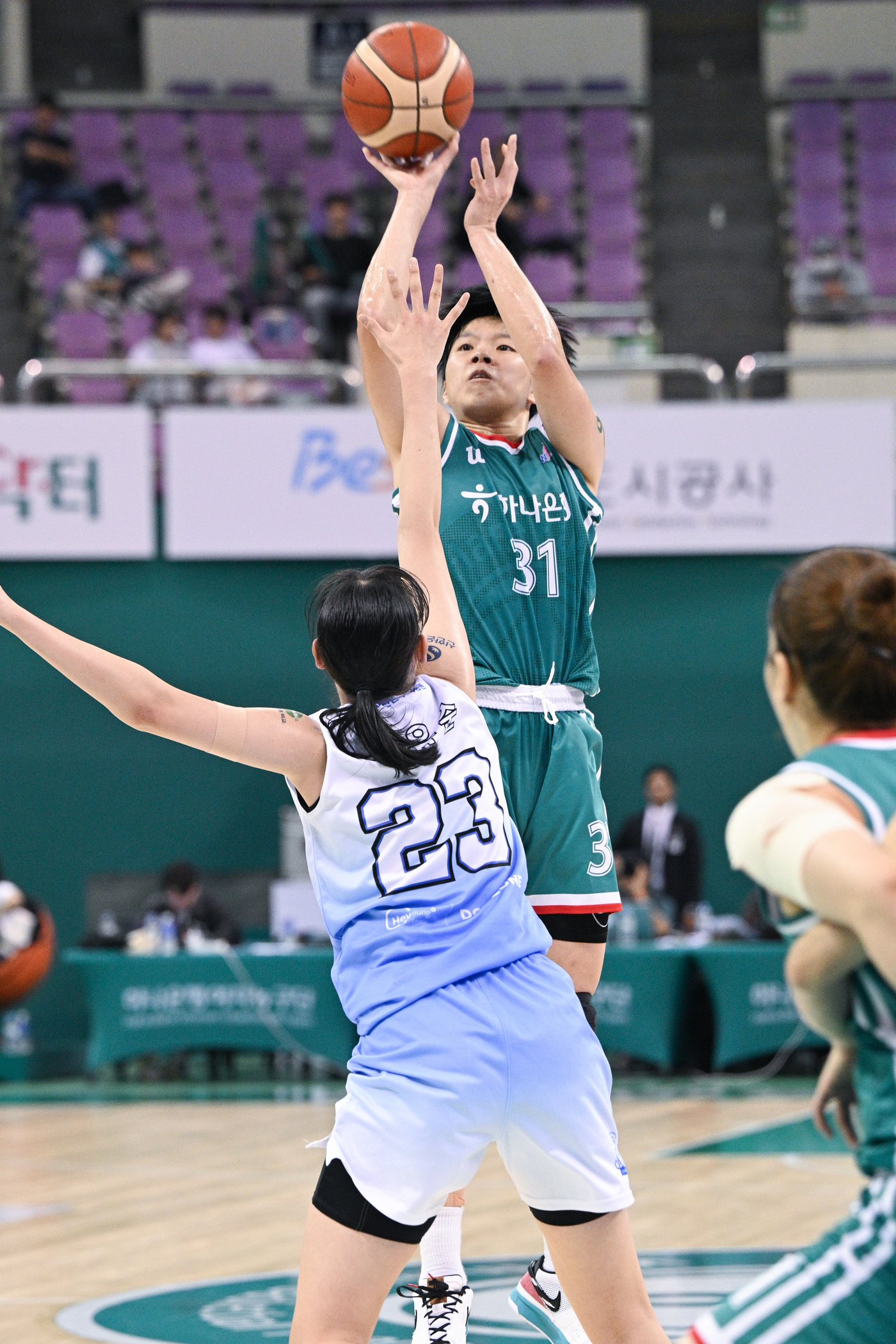 WKBL 여자 프로농구 | `진안 더블 더블` 하나은행, 1패 뒤 2연승…신한은행 개막 3연패 : ZUM 뉴스