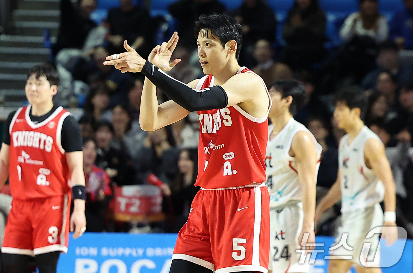 KBL 한국 프로농구 리그 | `승부처에 더 강하다`…KBL 지배하는 SK, 조기 우승 `성큼` : ZUM 뉴스