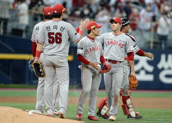 SW 스포츠 포토 | [SW포토]SSG,`키움에 연장 끝 승리` : ZUM 뉴스