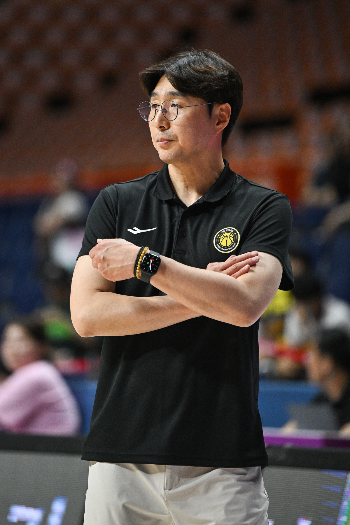 WKBL 여자 프로농구 | 승리보다 선수 걱정이 먼저···B조 단독 2위 KB, 김완수 감독 “마음이 아픕니다” : ZUM 뉴스