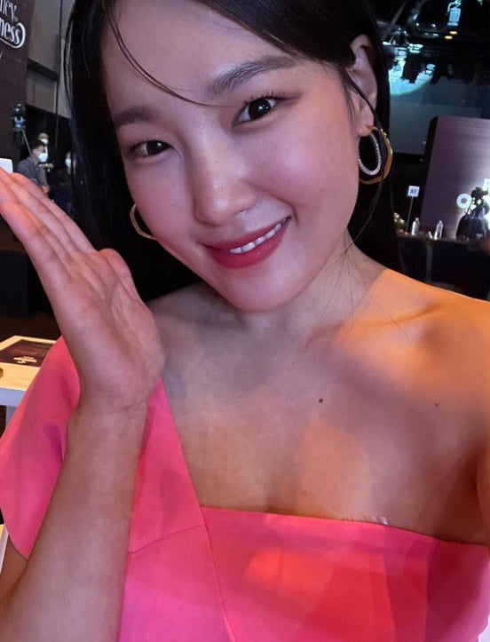 인`스타`그램 세상 | 이은지, 나영석 사단 들어가더니 잘나가네…신라호텔 밝힌 미모[TEN★] : ZUM 뉴스