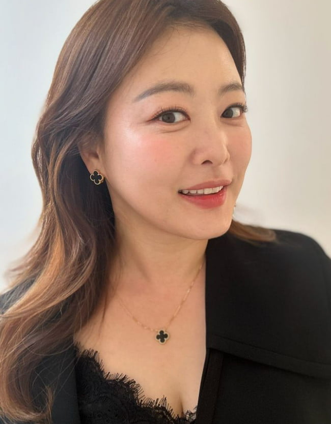 다이어트한 스타들 | `9kg 더 뺄 거야` 심진화, 볼륨은 지키고 턱살은 없앴다…다이어트 성공 제대로 : ZUM 뉴스