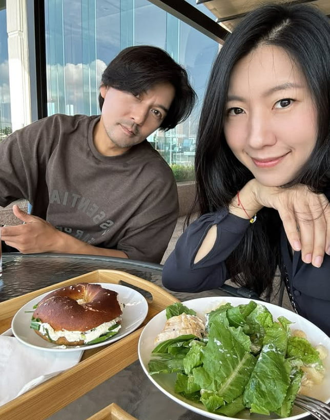 인`스타`그램 세상 | `애둘맘` 서수연, ♥이필모 어디가고 독박 육아 현장 살벌하네 : ZUM 뉴스