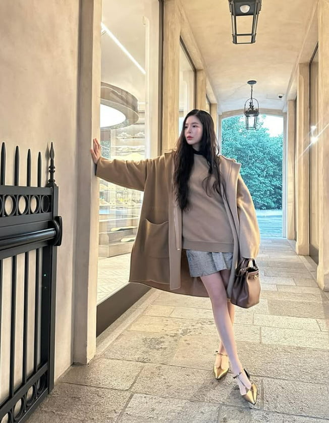 인`스타`그램 세상 | `170cm·48kg` 가녀린 몸매 뽐낸 `33세` 여가수, 누구랑 데이트 했나 : ZUM 뉴스